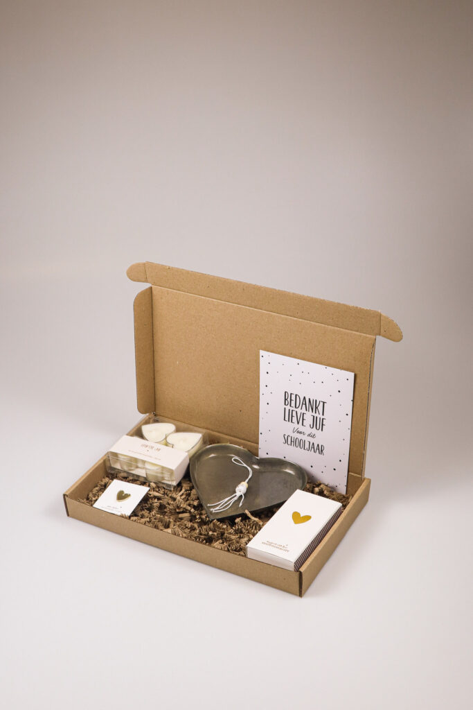 Brievenbuscadeau leukste juf – Gouden verrassing - Het juiste cadeau